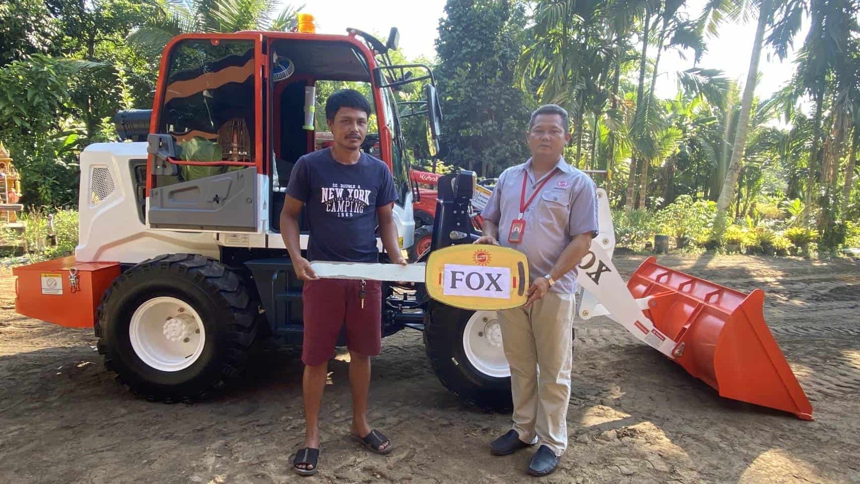 ส่งมอบน้องเล็กกันอีกแล้ว FOX F918 - รถขุดให้เช่า รถตักมือสอง สยาม ซัน ...